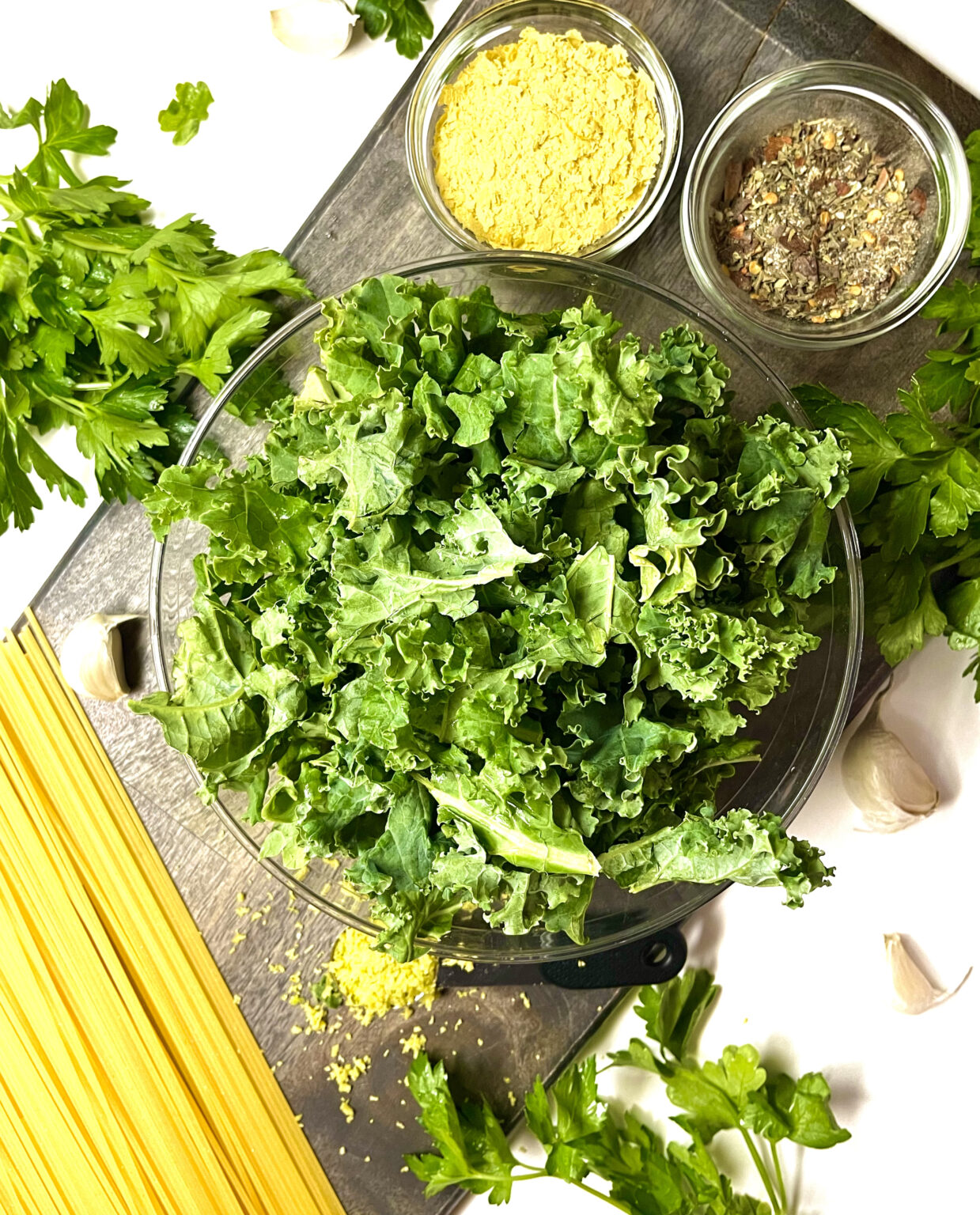 Garlic Herbed Spaghetti - Zesty Zahra
